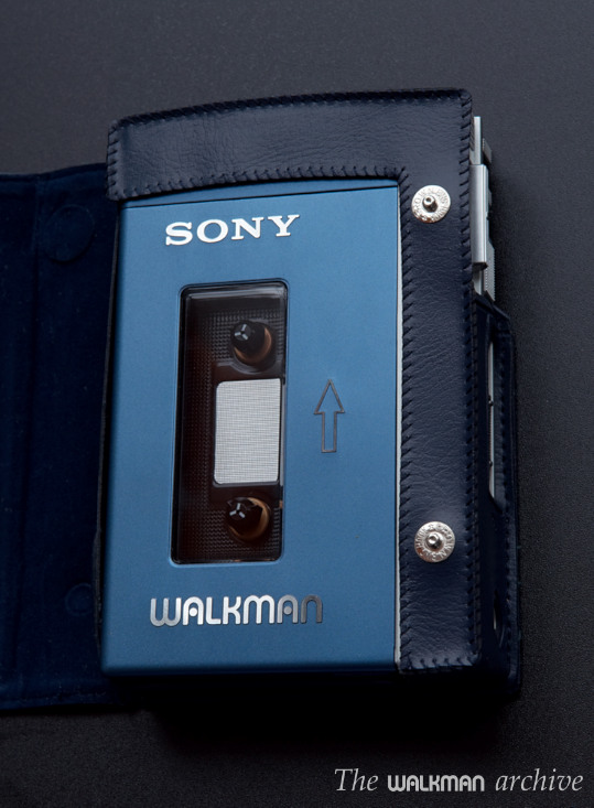SONY TPS-L2 - The Walkman Archive