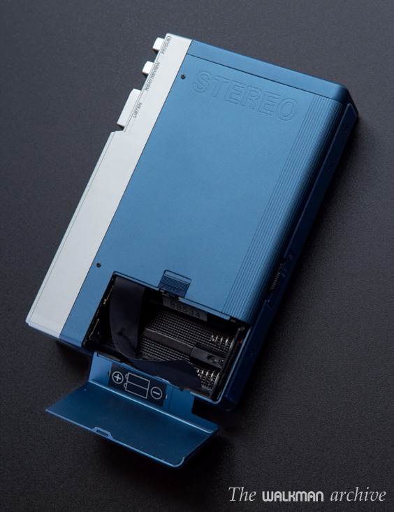 SONY TPS-L2 - The Walkman Archive